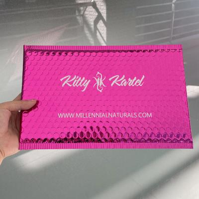 Cina Custom 8.5x12 Poly Bubble Mailer Luxury Metallic Bubble Padded Envelopes For Cloth With Tear Strip in vendita