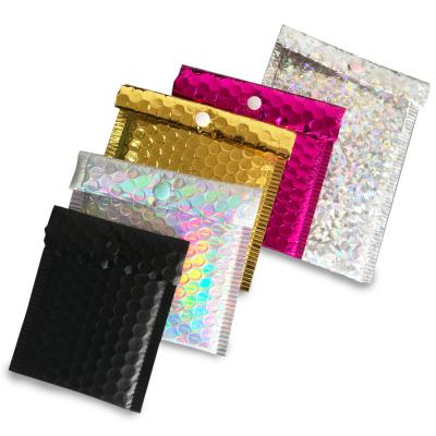 中国 Recycling Custom Matte Black Packaging Bags Metallic Bubble Mailers with Button 販売のため