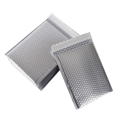 Cina OEM Packaging Eco Friendly Bubble Mailer Metalic Black Cute With Logo in vendita