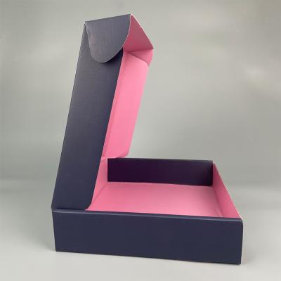 Cina China High Quality Pink And Navy Blue Kraft Paper Box Customized Gift Packaging Mailer Box in vendita