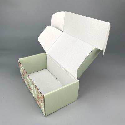 中国 Medium Eco Friendly Matte Corrugated Mailer Box Color Light Green Mailing Boxes 販売のため