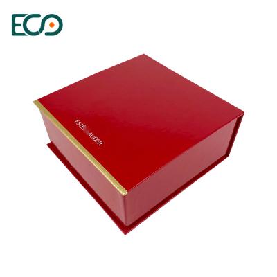 Cina Luxury Glossy Lamination Red Hard Cardboard Rigid Paper Magnetic Gift Packaging Box in vendita