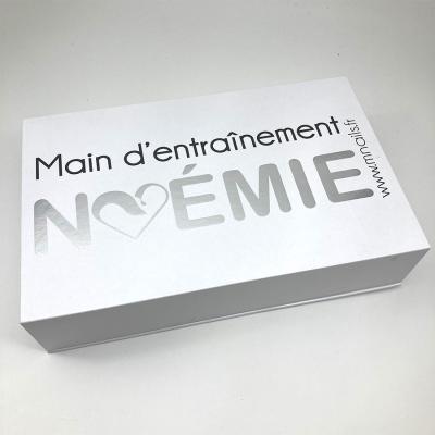 China Custom Silk Fabric Gift Box Paper Magnetic Gift Rigid Box à venda