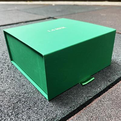 China Dark Green Square Rigids Gift Box Folding Magnet Sticky Luxurious Turquoise Box Package à venda