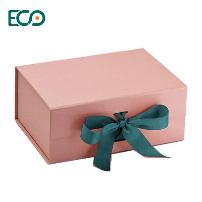 China Bow Silk Folding Gift Luxury Box Gold Stamping Logo Ready To Ship Gift Package Box Te koop