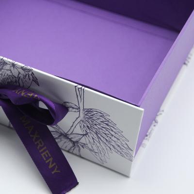 China Luxury Purple Cosmetic Folding Corrugated Box Collapsible Magnetic Rigid Box With Ribbon Te koop
