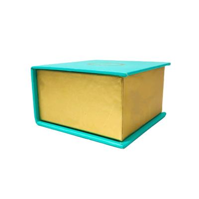 Cina Gold Logo Stamping Christmas Luxury Small Empty Rigid Chocolate Gift Box With Magnetic in vendita