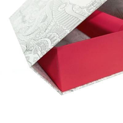 Cina Luxury Magnetic Engagement Gift Packaging Folded Paper Box With Self Adhesive in vendita