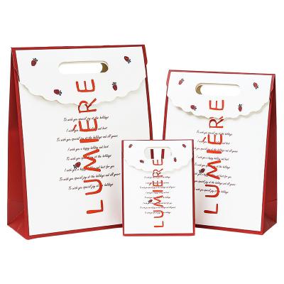 Cina Halloween Red Gift Packing Paper Bag Washable Jewelry Packaging Paper Bag With Die Cut Handle in vendita