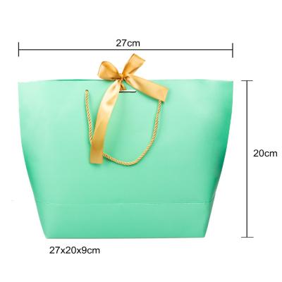 Cina Eco Friendly Gift Packing Paper Bag Jewelry Packaging Luxury Paper Bag With Handle in vendita