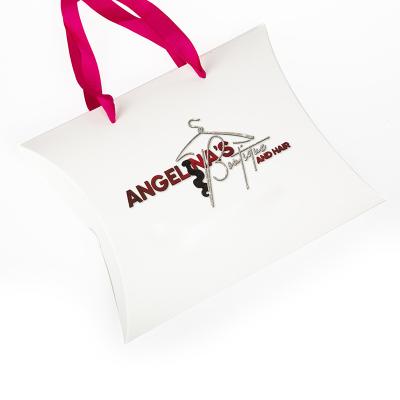 Cina Eco Friendly Gift Packing Paper Bag Jewelry Packaging Luxury Paper Bag With Handle in vendita