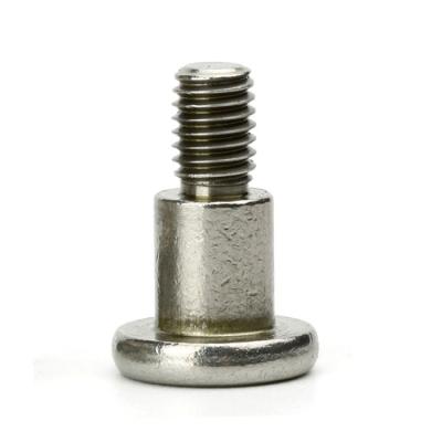 Cina Custom M5 M6 M8 Soccket Low Head Shoulder Bolt Screw in vendita