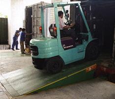 Custom Stationary Hydraulic Dock Leveler , Warehouse Dock Ramps DCQ8-0.7 0