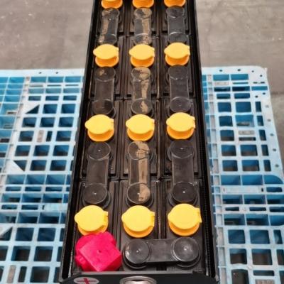 China Op maat gemaakte vorkhefbatterij 24v 180Ah/5 uur Loodzuur Traktiebatterij Lang levensduur for sale