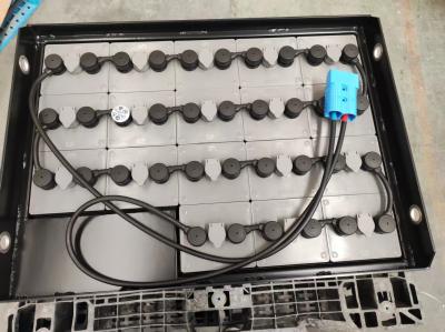 中国 カスタマイズされた再充電可能なフォークリフト 鉛酸電池 36V 245Ah CE認証 販売のため