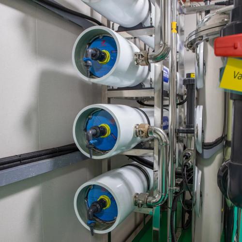 Quality 50-70% Recovery Rate Containerized RO System Powered By Grundfos / CNP Pump for sale