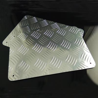Cina Anti piatti di alluminio del tallone del metallo del bordo di slittamento per la corsa & l'azionamento quotidiano 360x250mm in vendita