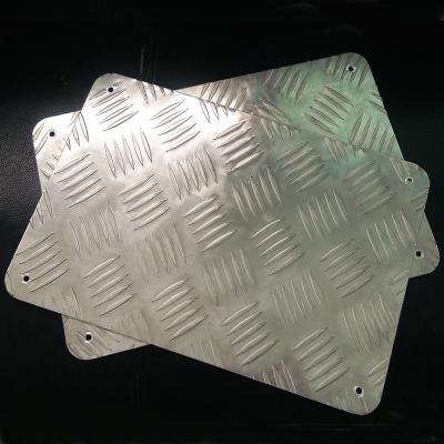 Cina Anti piatti di alluminio del tallone del metallo del bordo di slittamento per la corsa & l'azionamento quotidiano 360x250mm in vendita