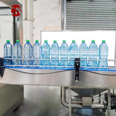 Cina Linea di produzione di macchine elettriche per riempire e coprire bottiglie d'acqua per una produzione rapida in vendita