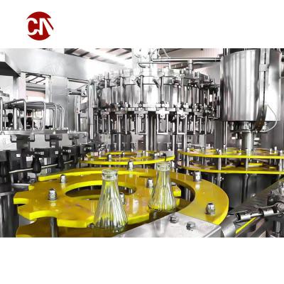 Cina Capacità 4000lph Equipaggiamento automatico di riempimento di acqua minerale per bottiglie di piccole dimensioni certificato ISO in vendita