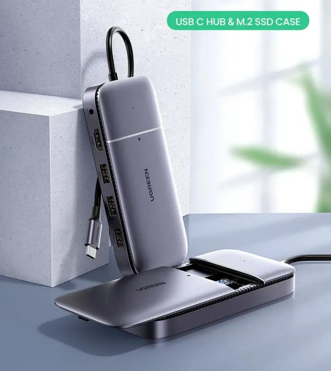 USB C Hub packaging and accessories