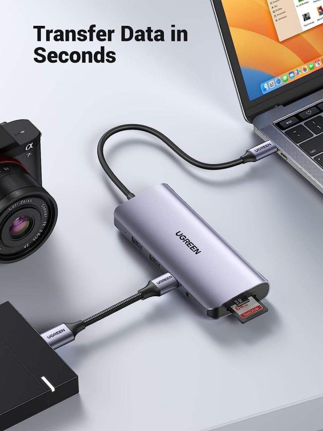 USB C Hub packaging and accessories