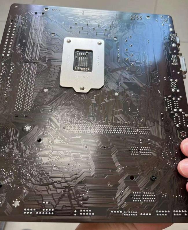 GA-H510M D2VX SI motherboard packaging