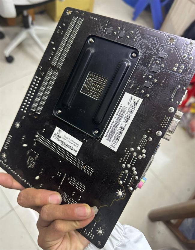 A320MH motherboard SATA connectors