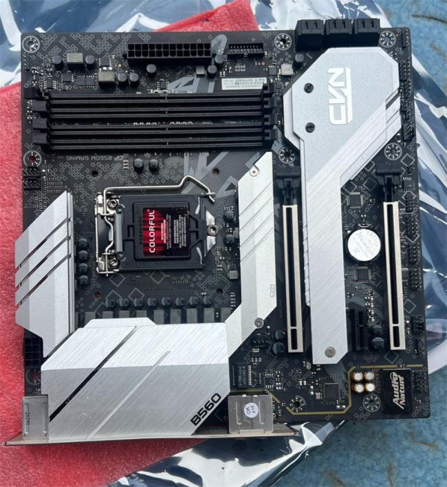Motherboard packaging and accessories