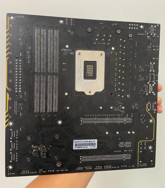 Z590M motherboard PCIe slots