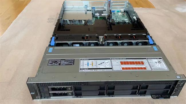 PowerEdge R740 rack server drive bays