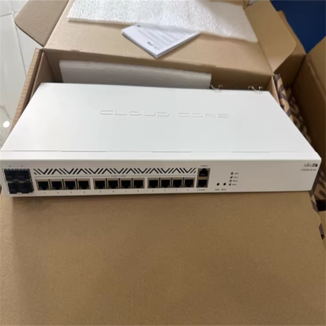 CCR2116-12G-4S router antenna closeup