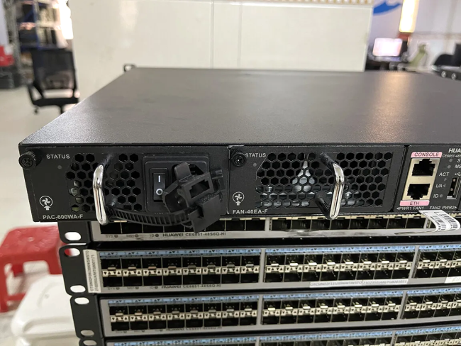 CE6851-48S6Q-HI switch rear panel