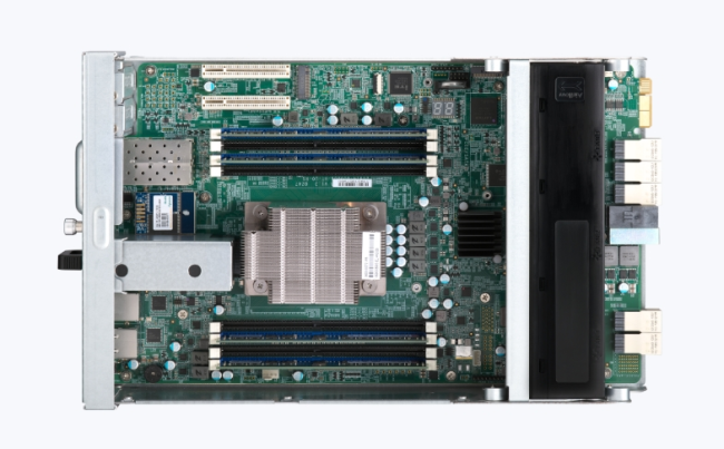 Hard drive bays of ES1686dc-2142IT-128G