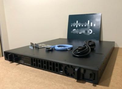 Cina Nuovo router di rete ISR4431/K9 originale ISR 4431 con Wi-Fi 802.11abgnacax VoIP 3 porte Ethernet LAN in vendita