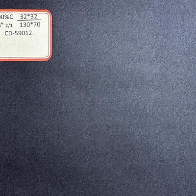 China 32*32 130*70 Katoenen weefsel 2/1 150GSM Kledingweefsel Twill verven Te koop
