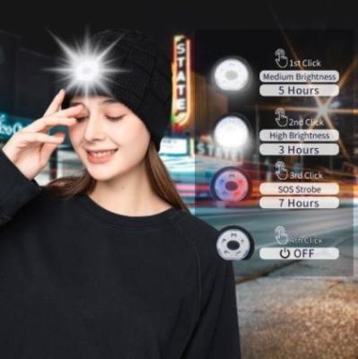Cina Bluetooth Beanie Hat Video Camera con luce, cuffie senza fili ricaricabili del cappuccio del faro di USB 4 LED per lo sci, correre in vendita