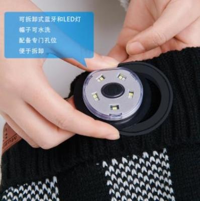 Cina Bluetooth Beanie Hat Video Camera con luce, cuffie senza fili ricaricabili del cappuccio del faro di USB 4 LED per lo sci, correre in vendita