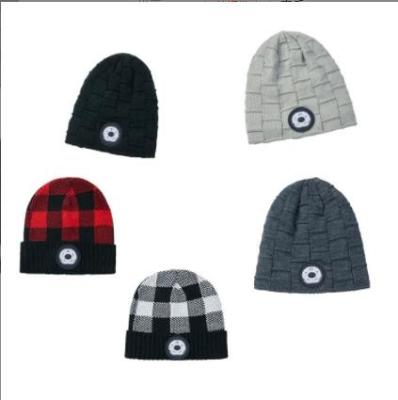 Cina Bluetooth Beanie Hat Video Camera con luce, cuffie senza fili ricaricabili del cappuccio del faro di USB 4 LED per lo sci, correre in vendita