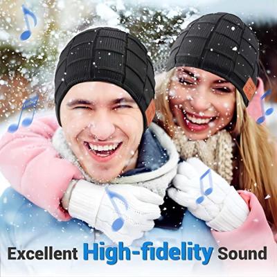 Cina Goda della musica tengono Bluetooth caldo Beanie Hat For Driving Climbing Skinng in vendita