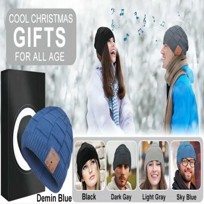 Cina Regali di tecnologia di Bluetooth Beanie Headphones Hat Unique Christmas in vendita