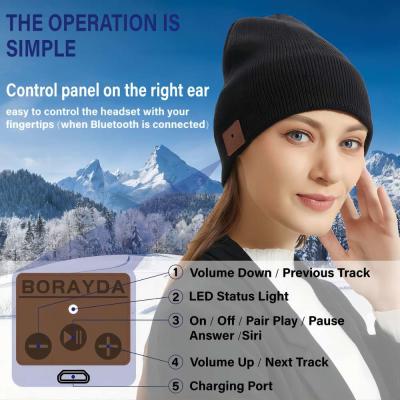 Cina Regali di tecnologia di Bluetooth Beanie Headphones Hat Unique Christmas in vendita