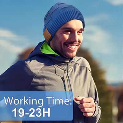 Cina Regali di tecnologia di Bluetooth Beanie Headphones Hat Unique Christmas in vendita