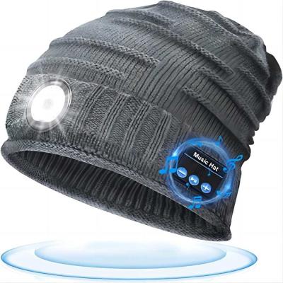 Cina Cappuccio ricaricabile unisex del faro di USB 4 LED del cappello di musica della torcia elettrica del LED per pareggiare in vendita
