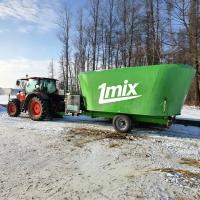 China Trailed Vertical TMR Mixer for sale