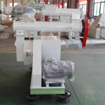 Cina Il bestiame del ODM dell'OEM alimenta la macchina della pallina dell'erba del acciaio al carbonio della macchina della pallina in vendita
