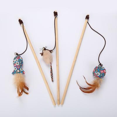 Cina Cat Pet Toys Teaser Stick a forma di pollo con i giocattoli di legno della piuma per i gatti in vendita