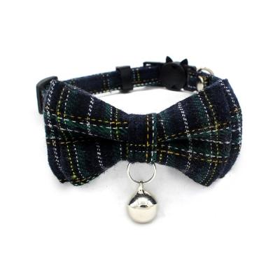 Cina La larghezza scozzese del cotone di Bowtie Cat Collar Safety Buckle With Bell del tartan regola 13-22cm in vendita