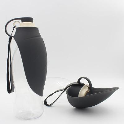 Cina bottiglie beventi del silicone della foglia 580ml del cane del cane pieghevole della bottiglia di acqua per l'escursione di viaggio in vendita