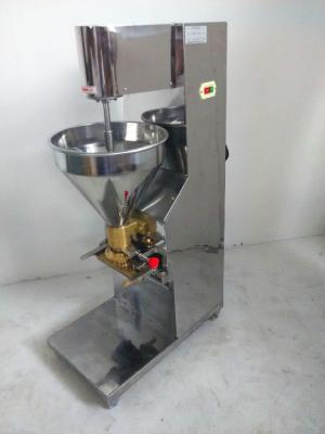 Cina macchina del creatore della polpetta della carne di maiale di acciaio inossidabile delle macchine utensili del pesce 180kg/H in vendita